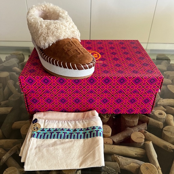 Tory Burch | Shoes | Tory Burch Toasted Caramel Shearling Slippers ...